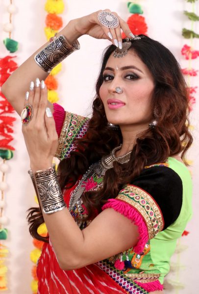Actress Urvashi Solanki did photo shoot for Navratri | Udaipur Kiran