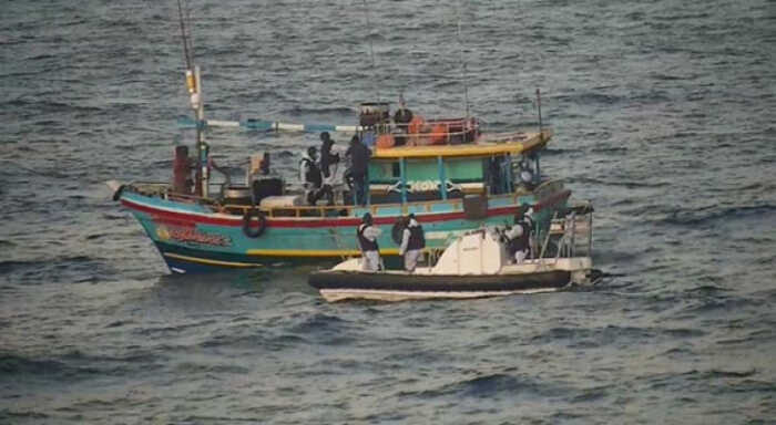 ICG apprehends Lankan boat, 5 crew members in GoM | Udaipur Kiran