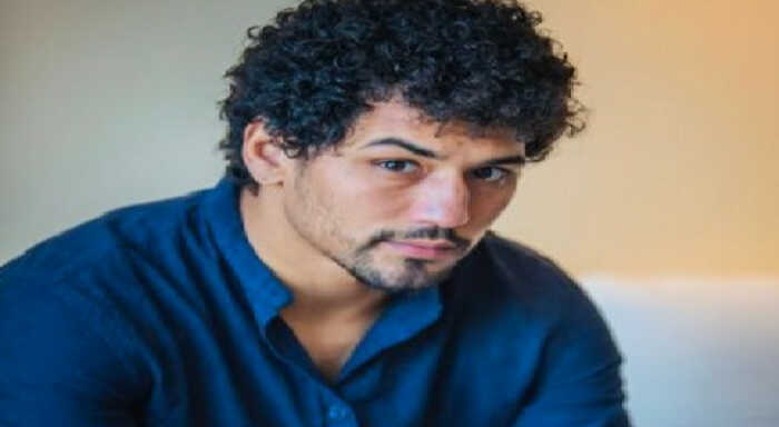 Indian pro boxer aids stranded students | Udaipur Kiran