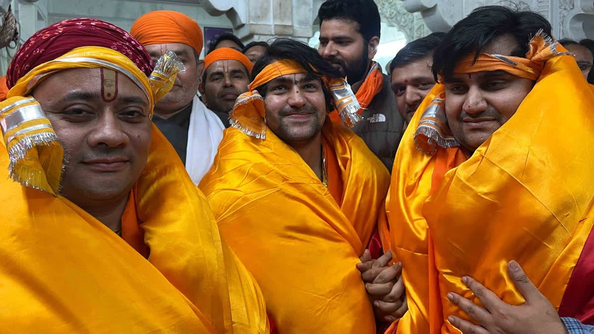 पंडित धीरेंद्र शास्त्री पहुंचे श्रीजी के द्वार: महाकुंभ में रील के लिए ...
