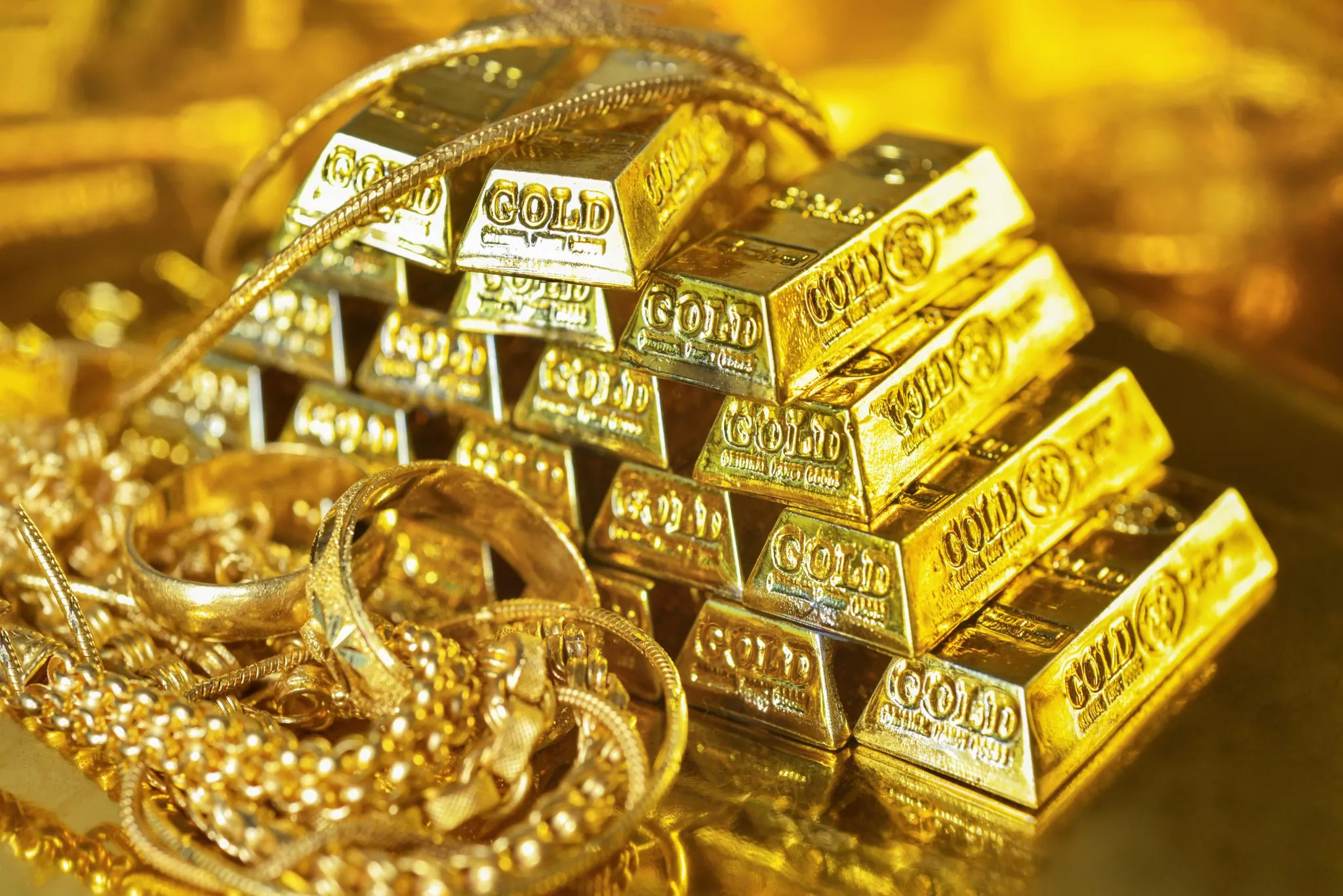 Gold Surges to ₹1.06 Lakh for 22K in India; Silver Prices Drop by ...