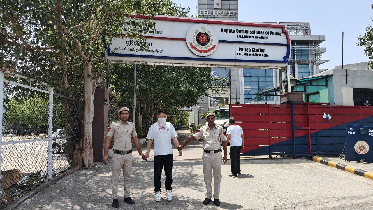 Chinese National Arrested for Theft on Air India Flight; International ...