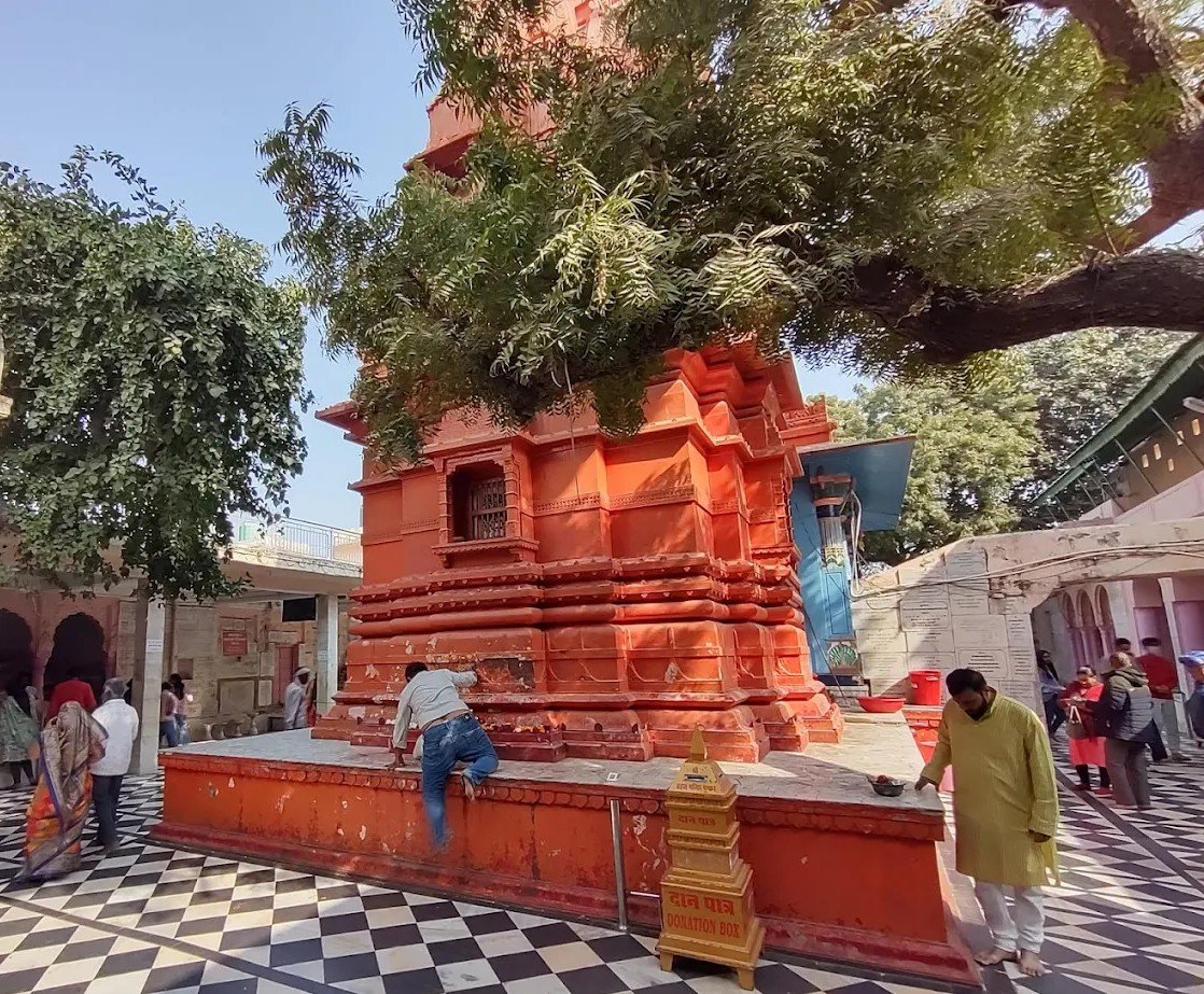 Pushkar’s Brahma Temple Opens for Lord Kuber Darshan on Dhanteras ...