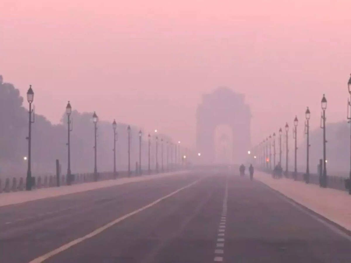 Thick Smog Covers Delhi; AQI Near 400 Mark | Udaipur Kiran