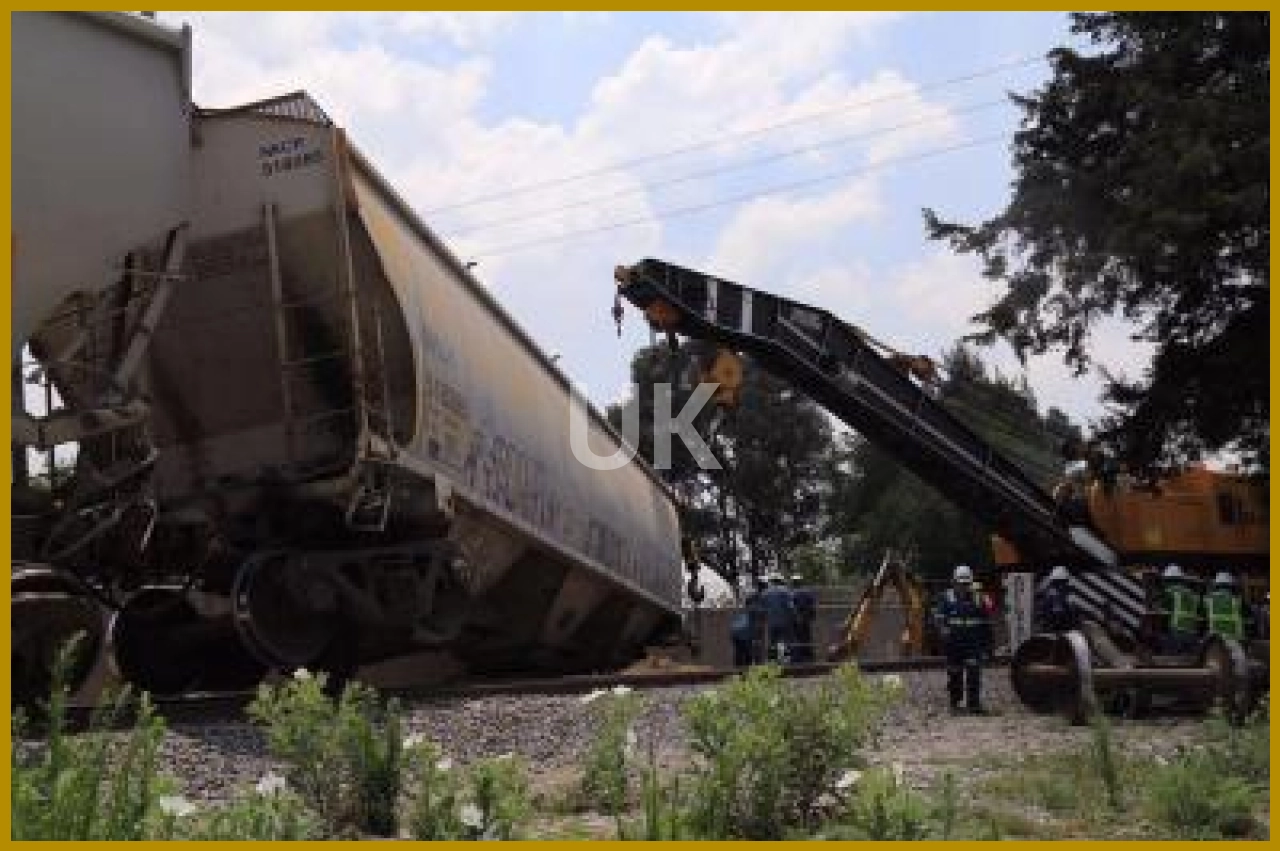 Train Derailment in Mexico Kills 13, Injures 98